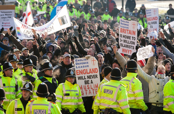On the Right Wing: English football firms, the English Defence League ...