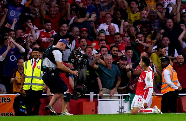 Joyous scenes as Arsenal beat Man City in Premier League for first time ...