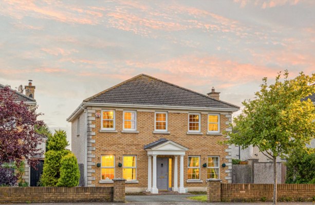 4 of a Kind: Impressive estate houses with red brick facades