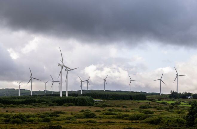 Wind farms set new record by providing 35% of electricity used on ...