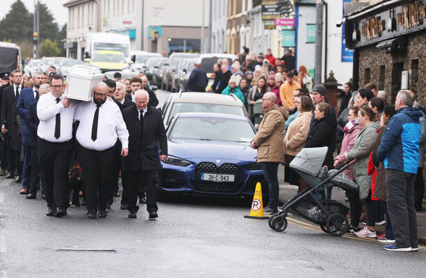 Matthew Healy's father tells funeral it was 'greatest honour' of his ...