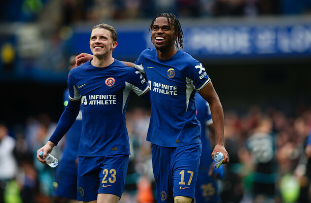 Chelsea overcome comedy own goal to beat 10-man Leicester · The 42