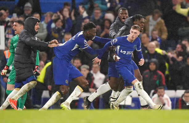 Palmer completes hat-trick with injury-time double to stun shambolic United