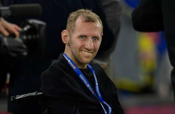 Former Leeds star Rob Burrow dies aged 41 after motor neurone disease ...