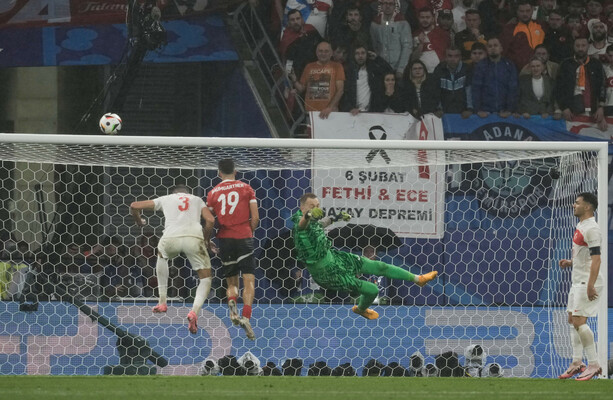 Last-gasp wonder save ensures Turkey reach Euro 2024 quarter-finals