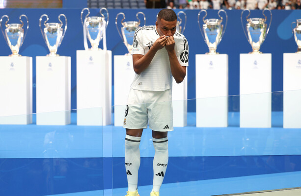 Real Madrid unveil Kylian Mbappe at a packed Bernabeu Stadium · The 42