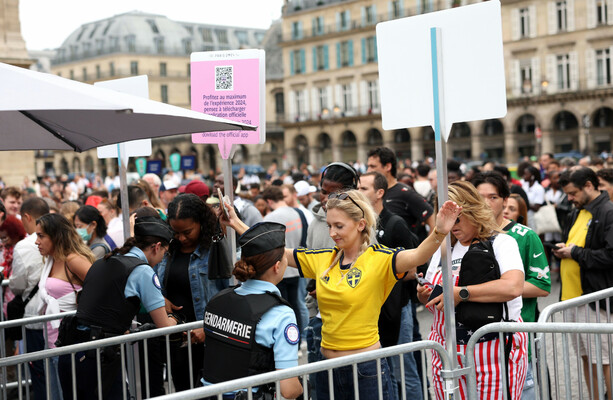 Long queues and ticketing problems ahead of Paris opening ceremony