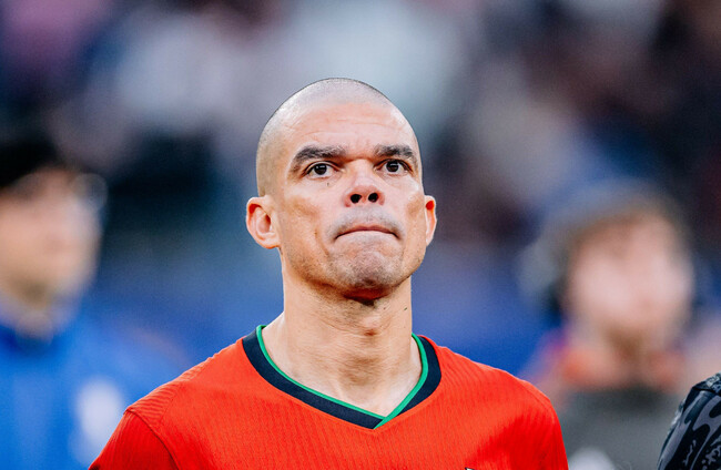 After 878 matches and 34 trophies, 41-year-old Pepe retires · The 42