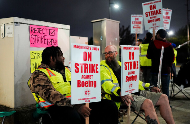 US Boeing workers go on strike after voting overwhelmingly to reject 25 ...
