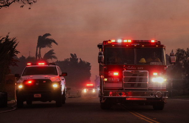Thousands of people urged to flee out-of-control wildfire in California