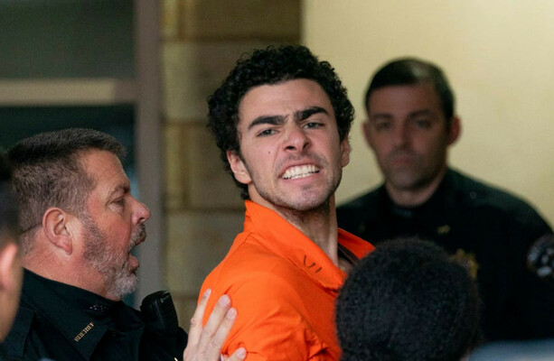 Suspect in health insurance CEO killing charged with murder 'as act of ...