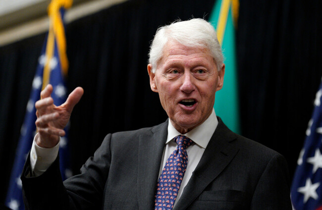 Former US president Bill Clinton out of hospital after developing fever