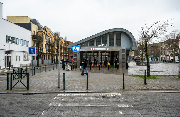Belgian police launch manhunt for gunmen after shooting near Brussels ...