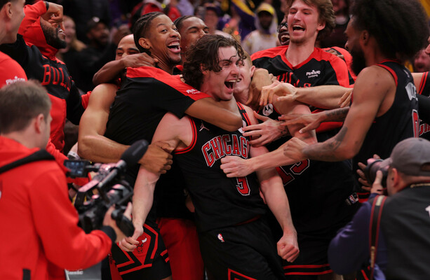 Stunning half-court shot at the final buzzer clinches Chicago Bulls victory
