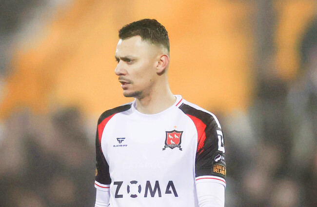 Dundalk see off Longford to stay top while Cobh keep up chase with win ...