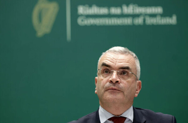 Dúshlán tugtha don Aire Calleary soiléiriú a thabhairt faoina eolas ...