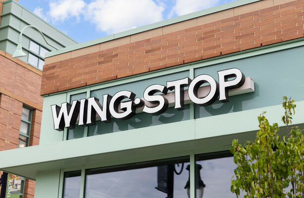 New chicken wing chain attracts queue of more than one hundred people ...