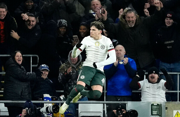 Garnacho double helps Chelsea book semi-final spot with win over Barry ...