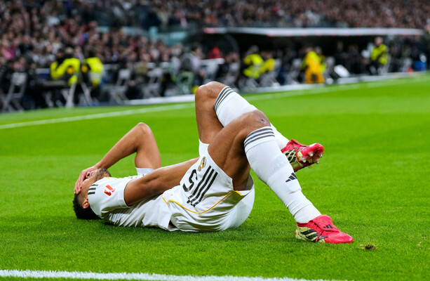 Bellingham limps off in tears as Madrid leave it late to beat Rayo ...
