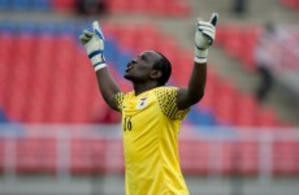 VIDEO: Zambia keeper Kennedy Mweene snatches draw — by scoring a penalty