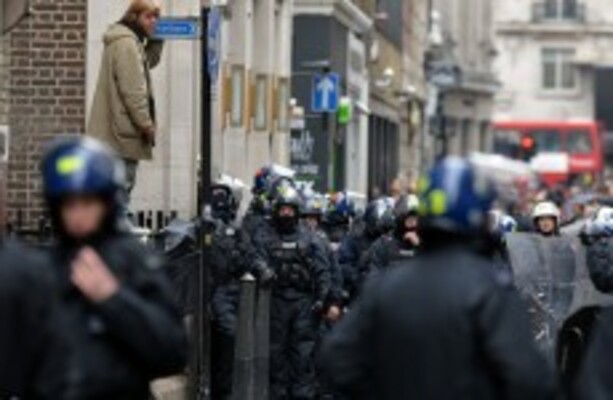 100 riot police in crackdown on London G8 protests · TheJournal.ie