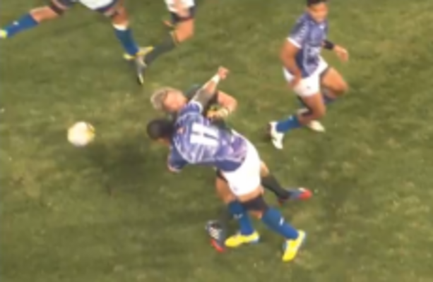 VIDEO: Sickening clothesline tackle on former Munster centre Jean de ...
