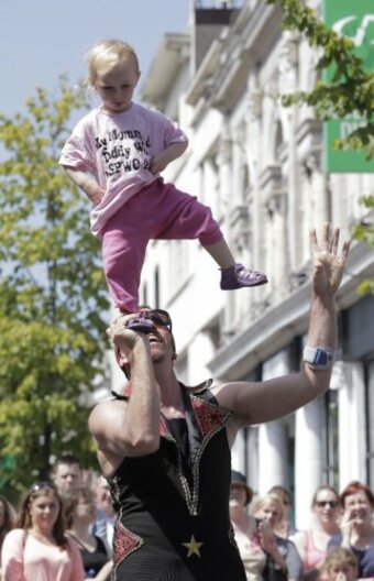 Pictures: Irish acrobatic duo take Street Performance world title