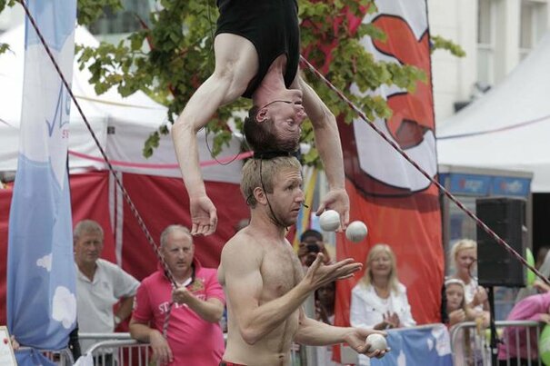 Pictures: Irish acrobatic duo take Street Performance world title