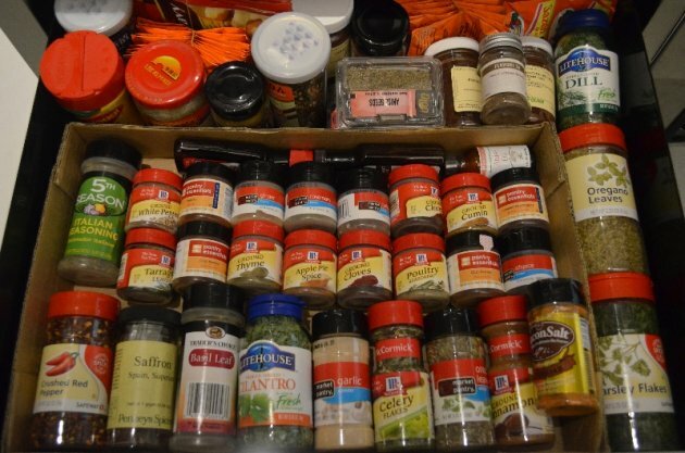 Space food researchers emerge after four months on 'Mars'