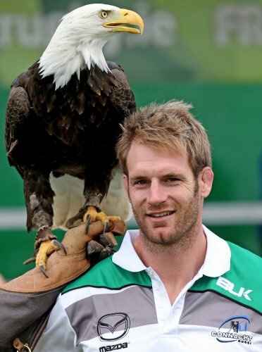 Snapshot: Connacht's latest signing Craig Clarke poses with a Bald Eagle