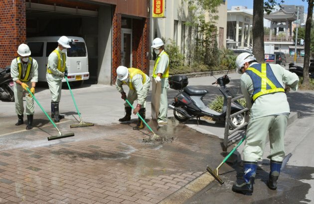 Photos: Clean-up begins after volcanic eruption in Japan coats city in ash