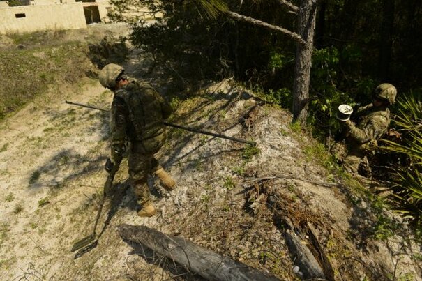 Pics: This is what a day of military bomb squad training is like