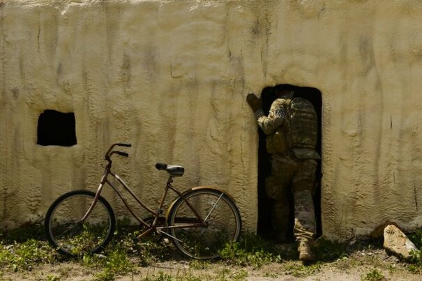 Pics: This is what a day of military bomb squad training is like