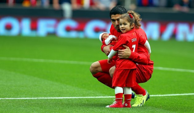 Snapshot: Suarez introduces 10-day old son, young daughter to Anfield ...