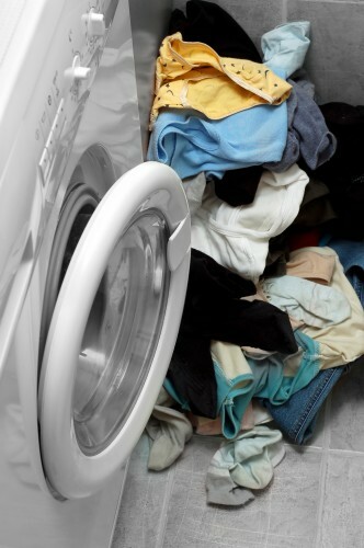 The 16 stages of clothes washing rage · The Daily Edge