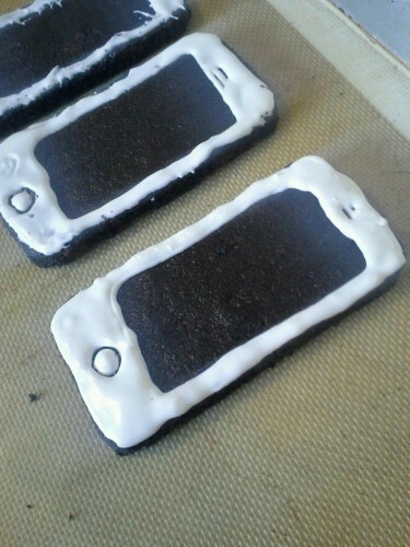 Prankster fools police with an iPhone-shaped cookie · The Daily Edge