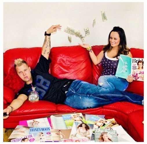 These are the funniest (and worst) engagement photos you'll ever see