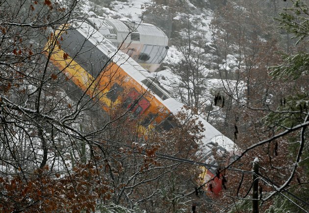 Two killed as massive falling boulder smashes into train in French Alps