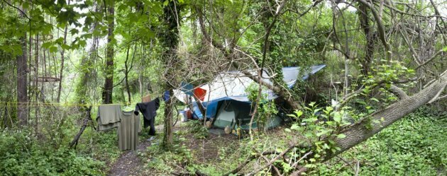 PHOTOS: Baltimore's homeless men make their own shelters from doors and ...