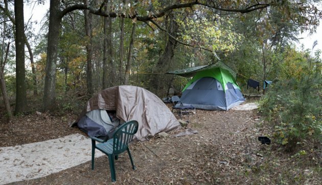 PHOTOS: Baltimore's homeless men make their own shelters from doors and ...