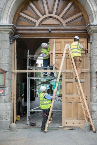 Meet the team who installed the fixed Trinity College Front Gate
