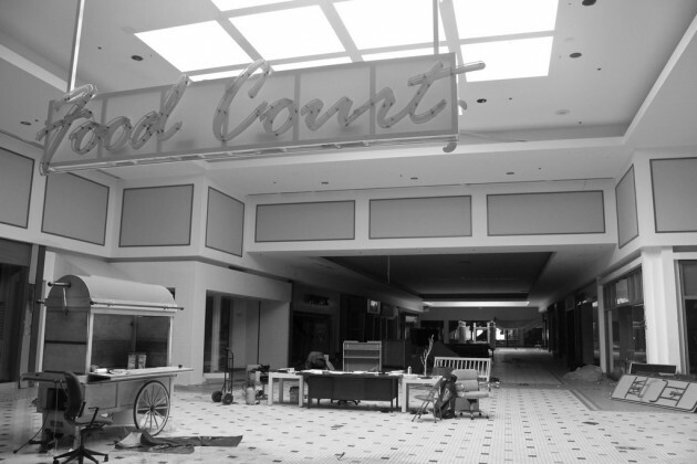 23 creepy photos of abandoned, empty shopping centres · The Daily Edge
