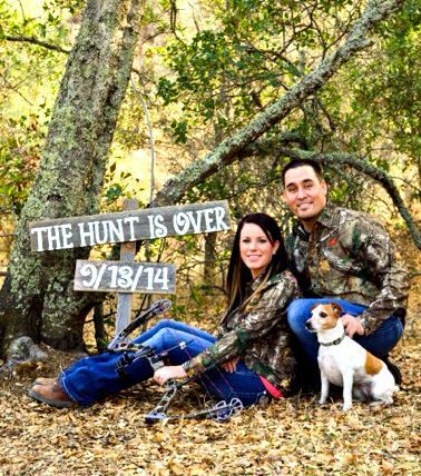 This couple's intense hunting-themed engagement photo is going ...