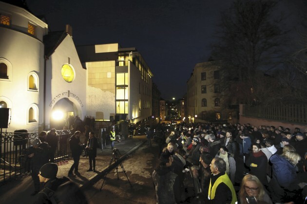 Muslims form 'human shield' around Oslo synagogue · TheJournal.ie