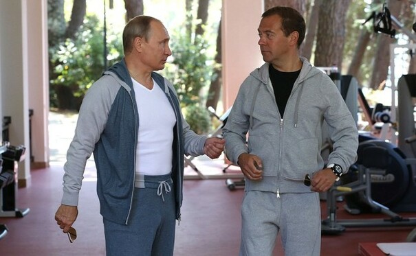 Putin hits the gym, brings along a professional photographer