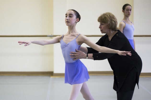 This teen left her small US town to become a ballet dancer in Russia