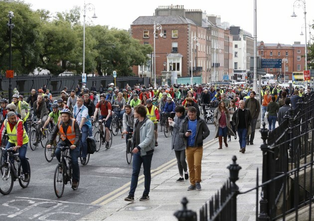 "Keep cyclists alive alive-oh": Hundreds of cyclists protest outside ...