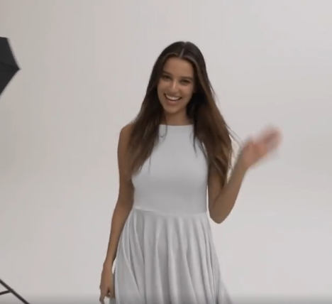 This video of a 'colour changing dress' is going viral, but people are ...