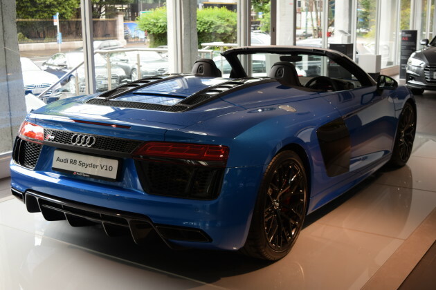 The Audi R8 Spyder is a drop-top supercar that'll make the neighbours ...