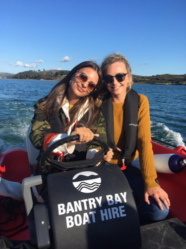 Emily Ratajkowski took a casual boat ride around Bantry Bay during her ...